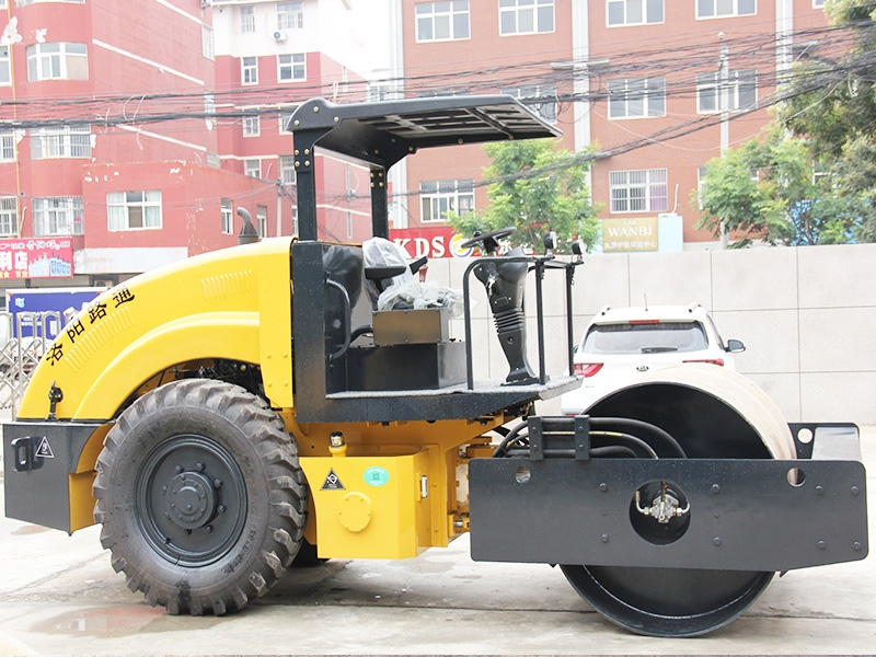 Luoyang Lutong LTS306H: The 6-Ton Hydraulic Single-Drum Vibratory Road ...